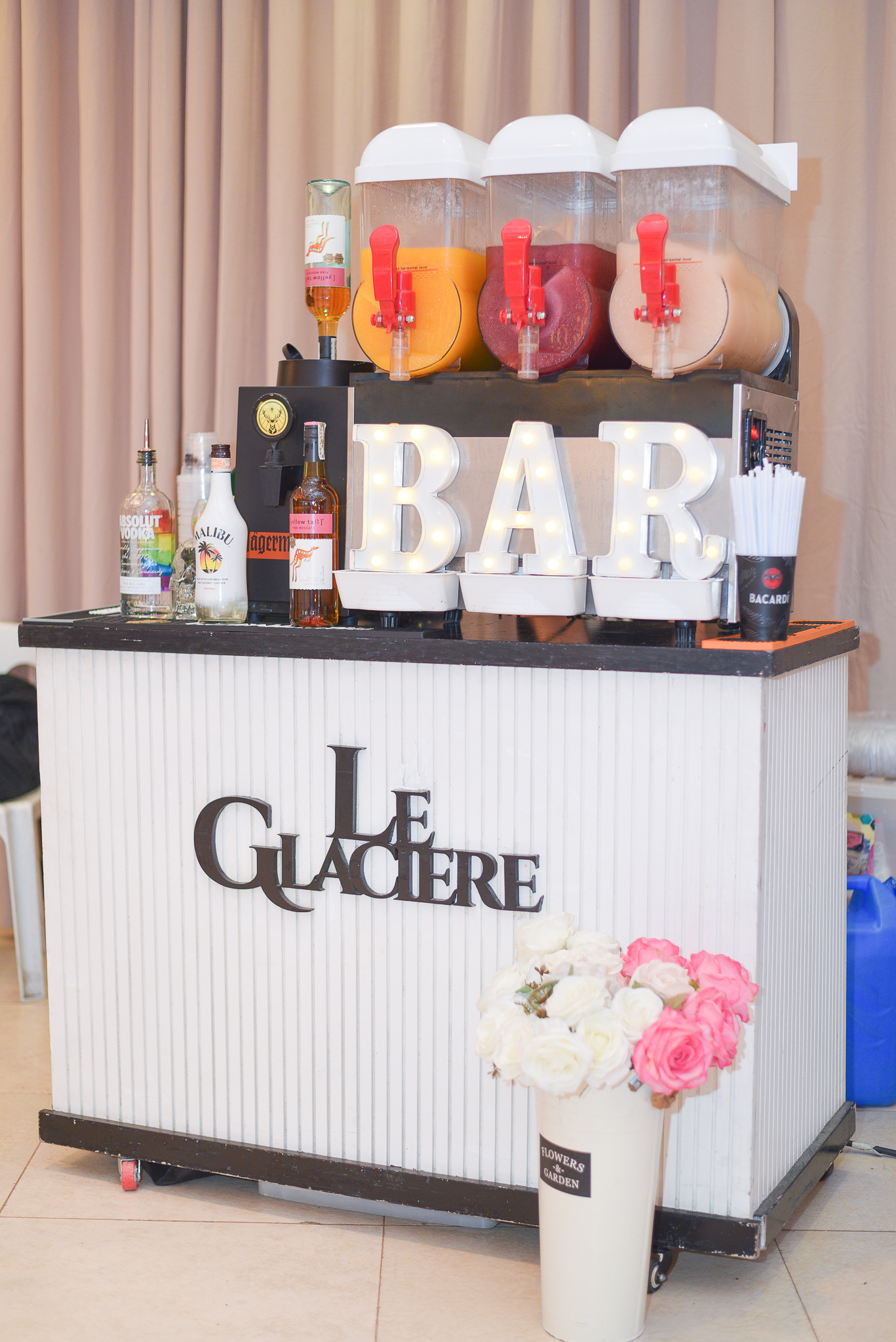 STYLE IT DAINTY – Clean, Minimalist Styling Full Event Styling Styled ...