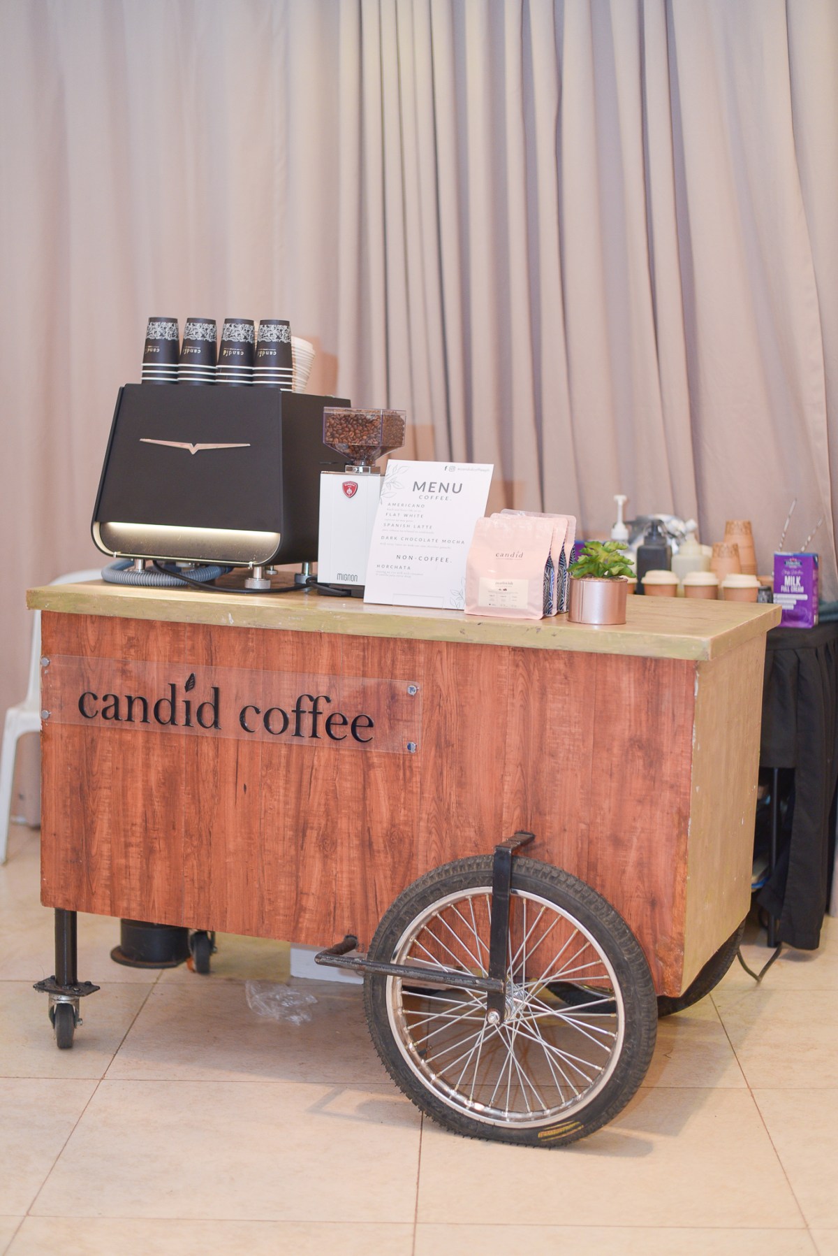 STYLE IT DAINTY – Clean, Minimalist Styling Full Event Styling Styled ...